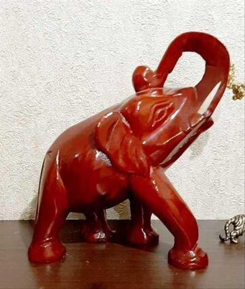 Красный слон ручная работа
