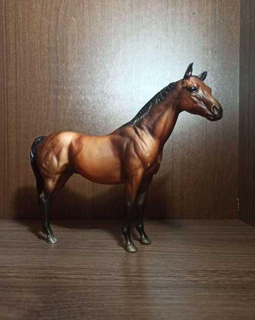 Продам лошадь Breyer