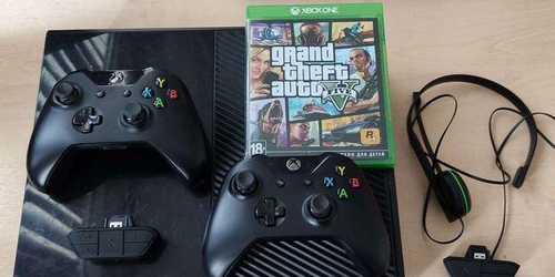 Xbox One 500gb + два геймпада + GTA V