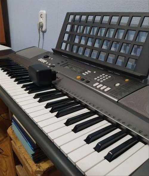 Синтезатор Yamaha PSR R300