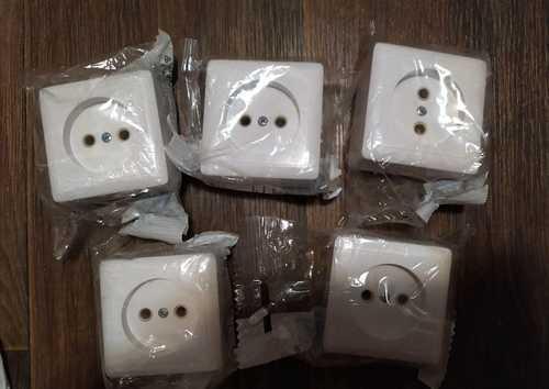 Розетки накладные 5 штук и 1 Legrand Cariva