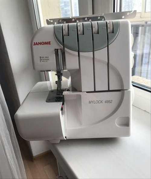 Оверлок Janome 4952