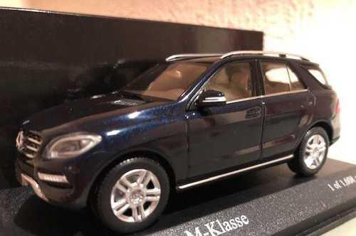 Mercedes Benz ML W166 1:43 Minichamps Blue