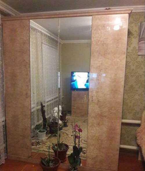 Спальный гарнитур