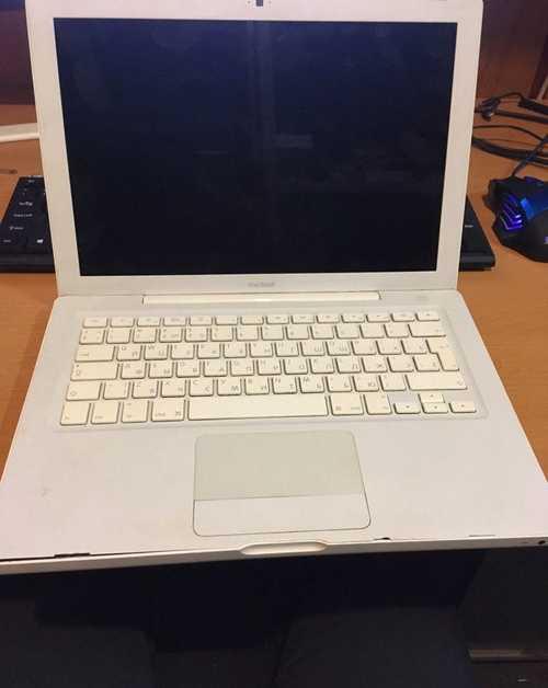 MacBook 13 white a1181