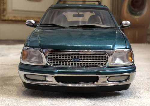 Модель автомобиля Ford Expedition 1:18