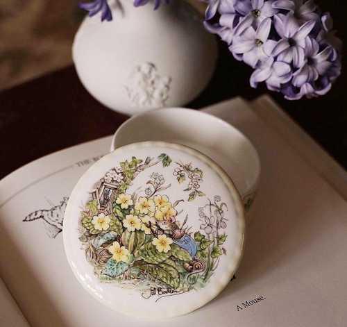 Royal Doulton Brambly hedge шкатулка весна, Англия