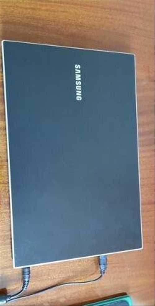 Samsung NP300V5A-S04RU/i5-2430m(2,4) /4gb/500gb