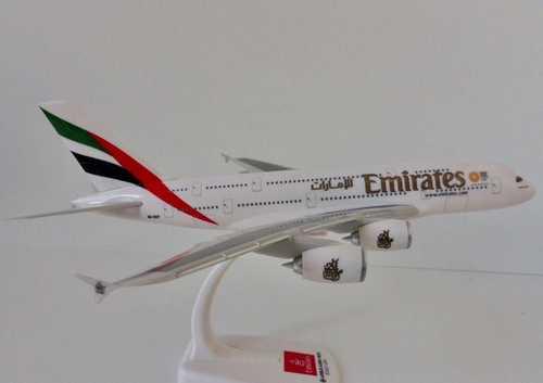Модель самолёта Airbus 380 Emirates Herpa 1/250