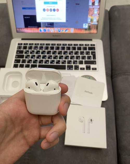 Apple AirPods (1st generation)