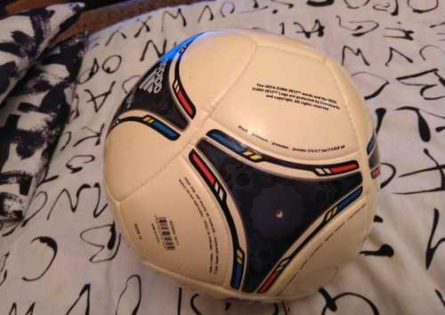 Продаю новый футбольный мяч коллекционный