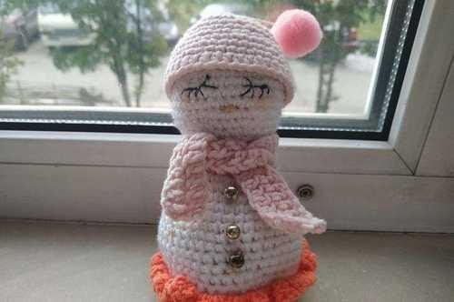 Вязаная игрушка "Сонный снеговичок" амигуруми