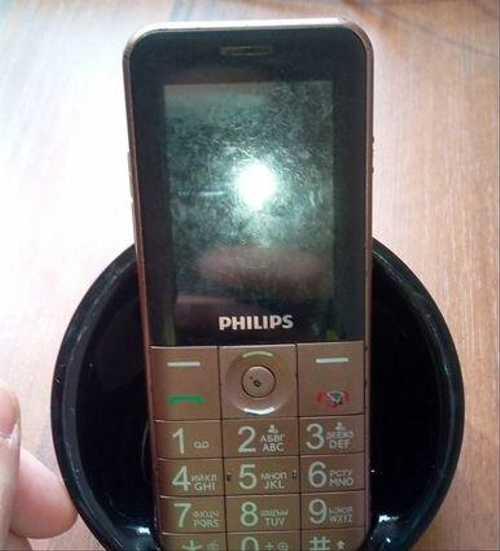 Телефон Philips Xenium E331 с док-станцией