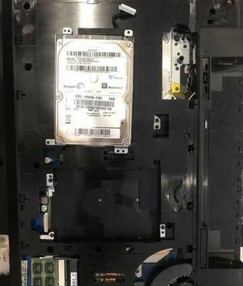 15.6" Ноутбук Samsung NP300V5A, без жесткого диска