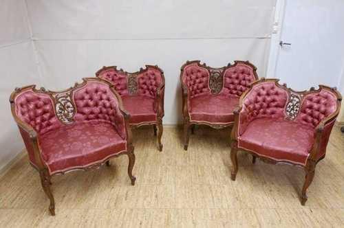 Четыре антикварных кресла
