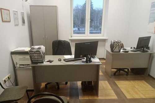 Офисные столы, тумба, шкаф, стулья
