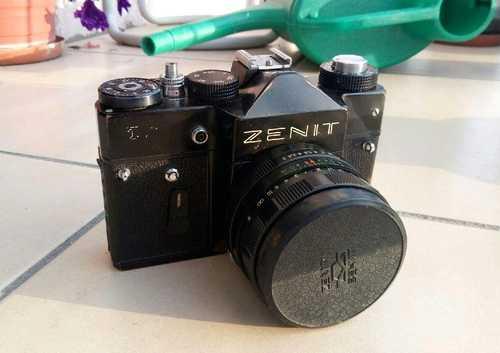 Фотоаппарат Zenit со вспышкой