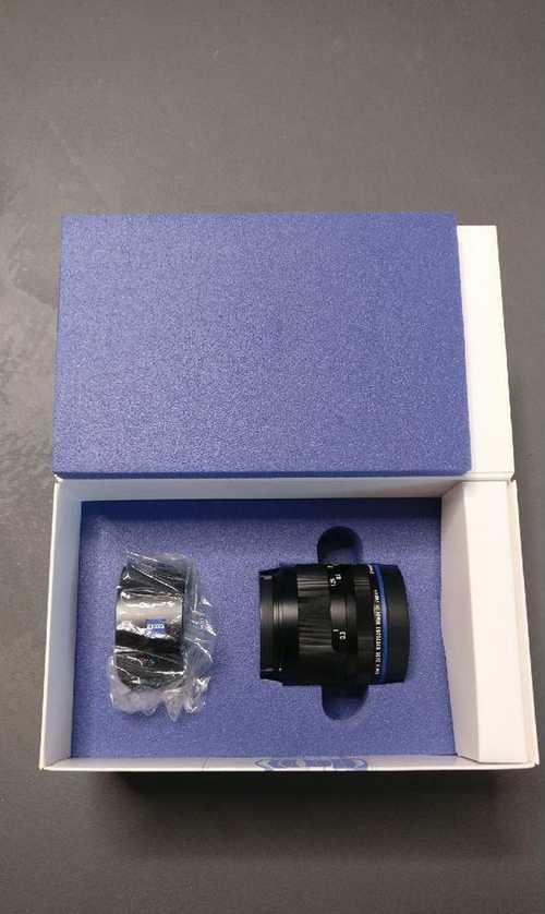 Zeiss Loxia 35mm f2 Sony E mount
