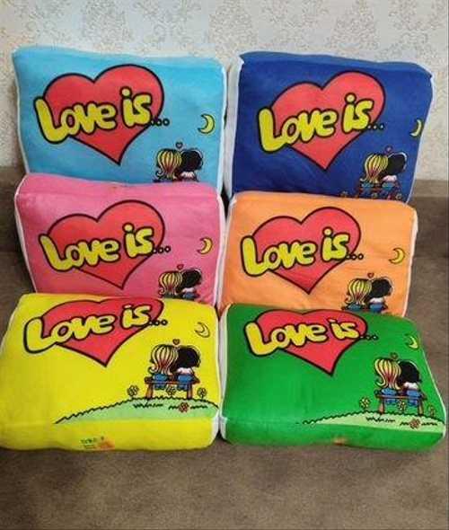 Декоративная подушка Love Is к 14 февраля