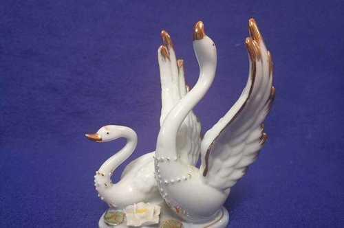 Продам керамическую статуэтку "Лебеди"