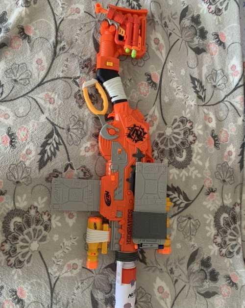 Nerf Зомби выживший