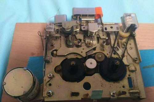 Лентопротяжный механизм кассетного магнитофона