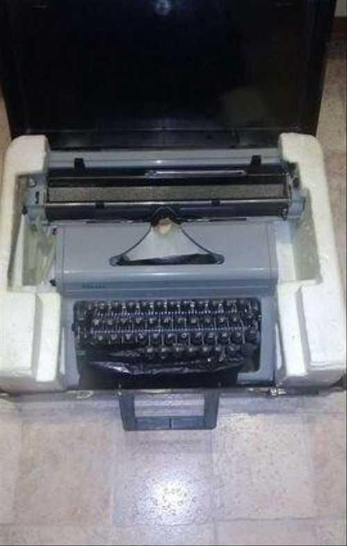 Машинка пишущая портативная механическая Любава