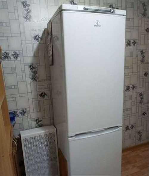 Холодильник Indesit SB185 в хорошем состоянии