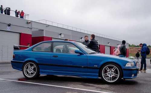 Пластиковый капот на BMW E36 Купе