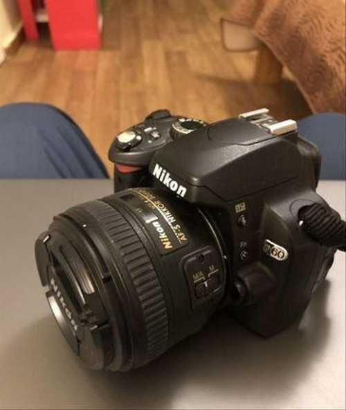 Зеркальный фотоаппарат Nikon D60 и объектив Nikkor