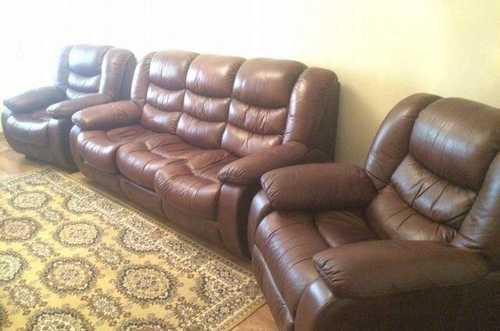 Немецкий набор кожаный диван с креслами