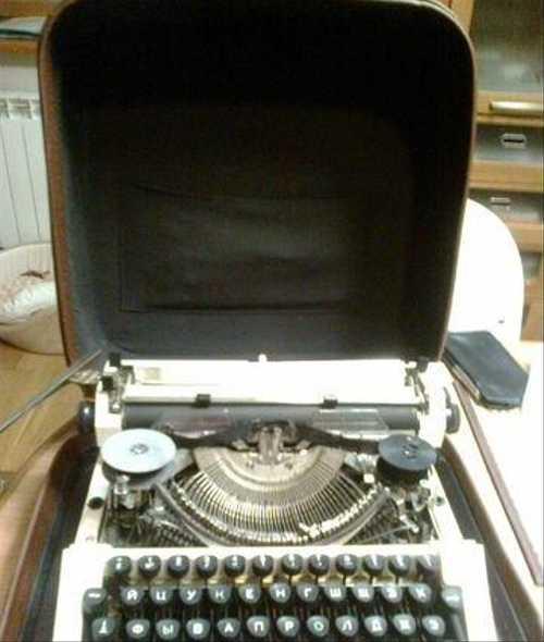 Пишущая механическая машинка