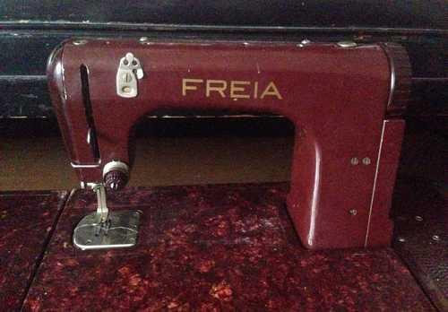 Швейная машина Freia