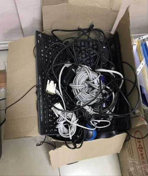 Коробка С клавиатурами, мышками И кабелями