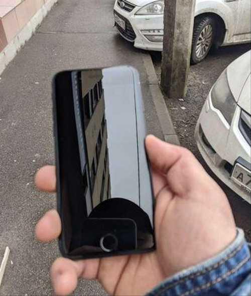 Телефон iPhone se 2020
