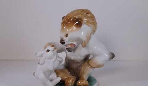 Фарфоровая статуэтка "Лев и заяц", лфз