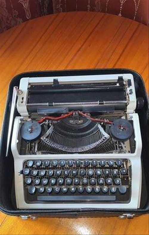 Пишущая машинка новая robotron 100