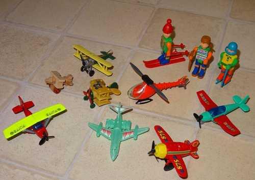 Киндер самолеты. Киндер игрушка самолет. Самолет из Киндер сюрприза. Игрушки из киндера самолеты.