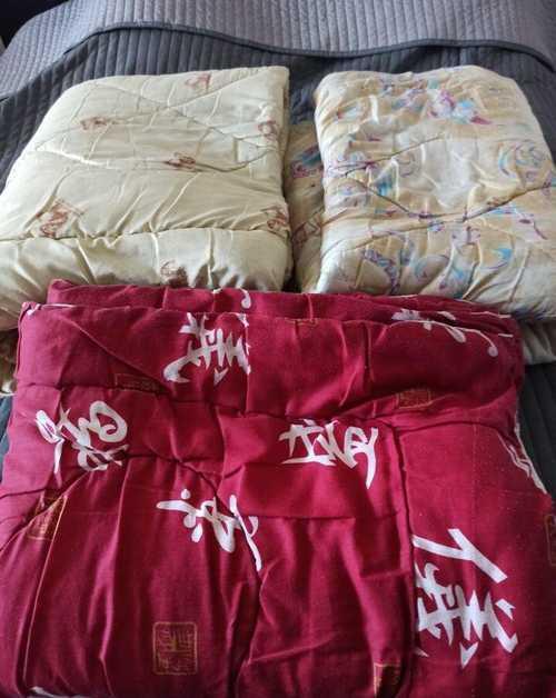Одеяло полутораспальное (130 на 190 см, б/у, 3 шт)