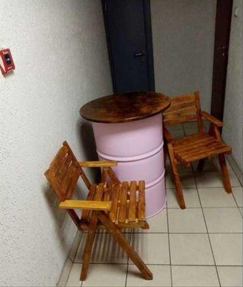 Столик и стулья