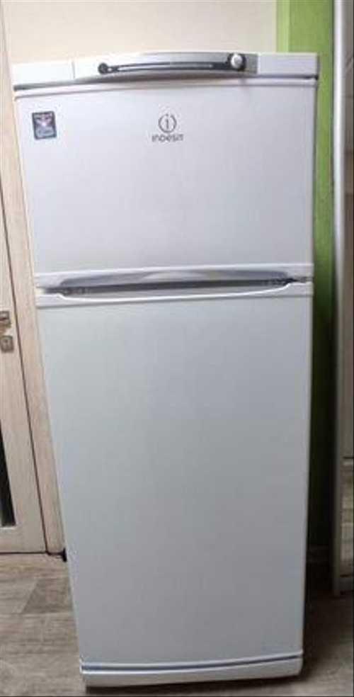 Продам холодильник б/у indesit