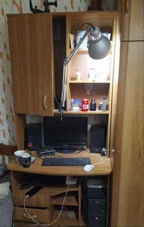 Компьютерный стол и шкаф пенал