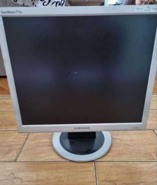 Монитор Samsung Master 713 N