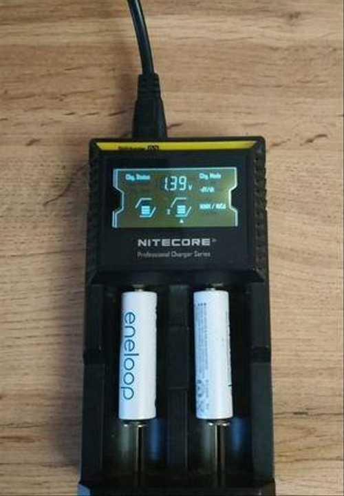 Зарядное устройство Nitecore D2