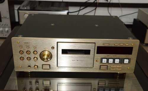 Teac V-8030s