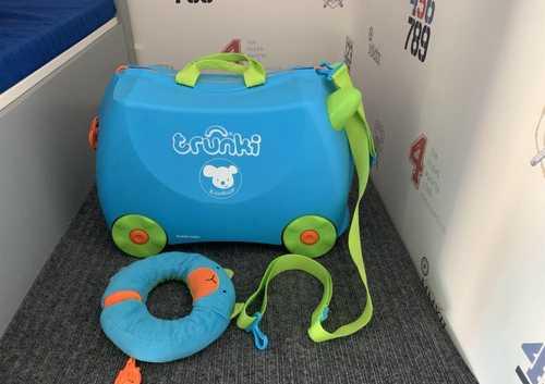 Trunki чемодан-каталка с подголовником