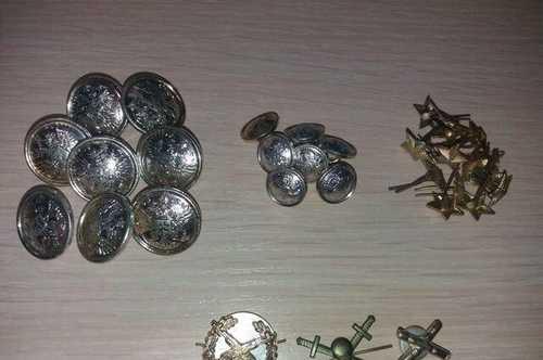 Значки, звёзды, пуговицы
