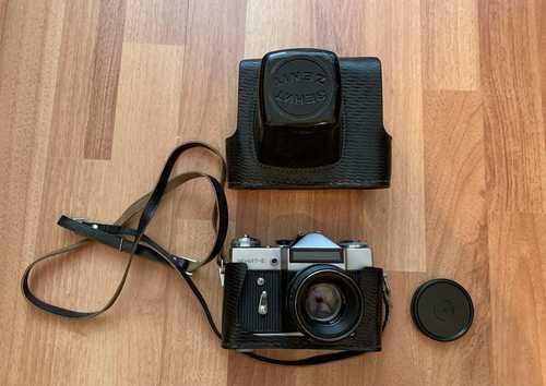 Плёночный фотоаппарат Зенит.Не рабочий,на детали