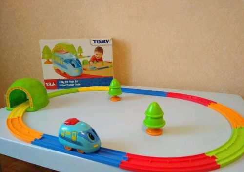 Паровозик Tomy