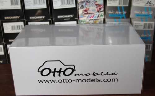 BMW 330i (E46) Touring M 1/18 otto-mobile
